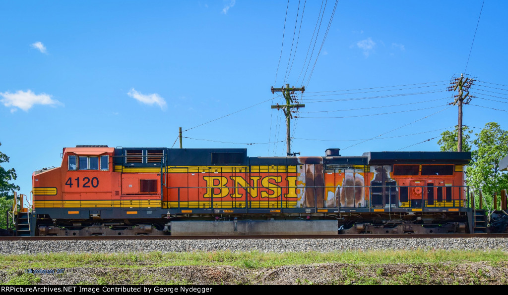 BNSF 4120 with some paint damage......